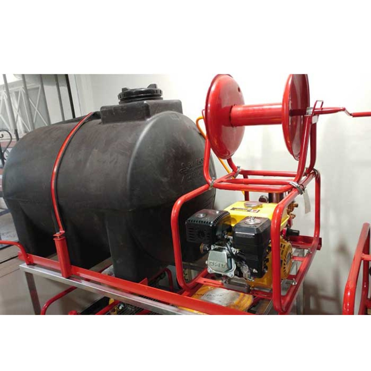 Sprayer tank 300 liters gasoline engine 6.5 HP for traktors